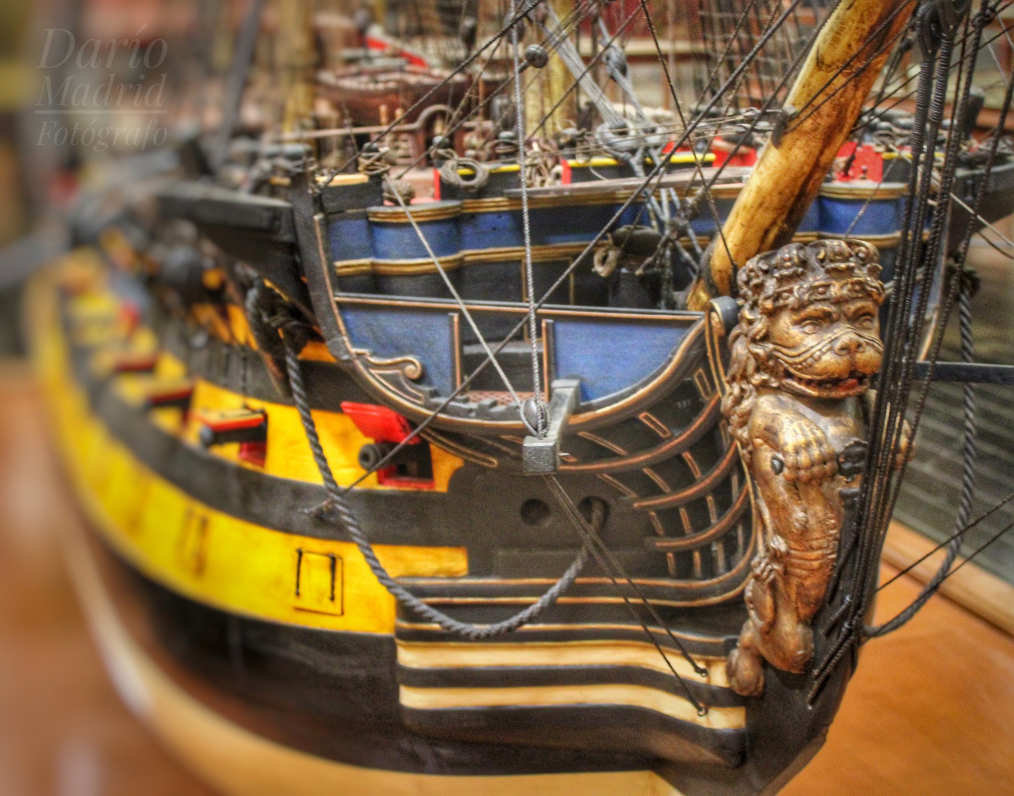 Mascarón de Proa del Modelo del Navío Santa Ana en el Museo Naval de ...